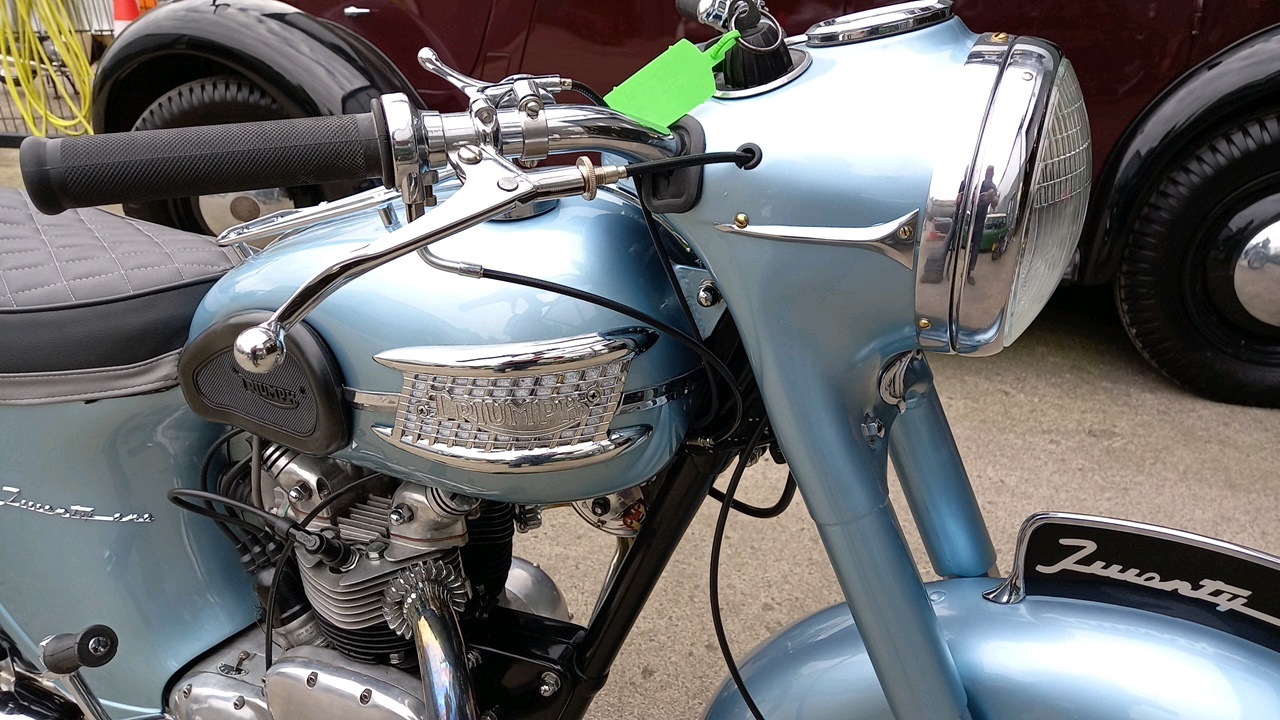 Lot 552 - 1958 TRIUMPH T21