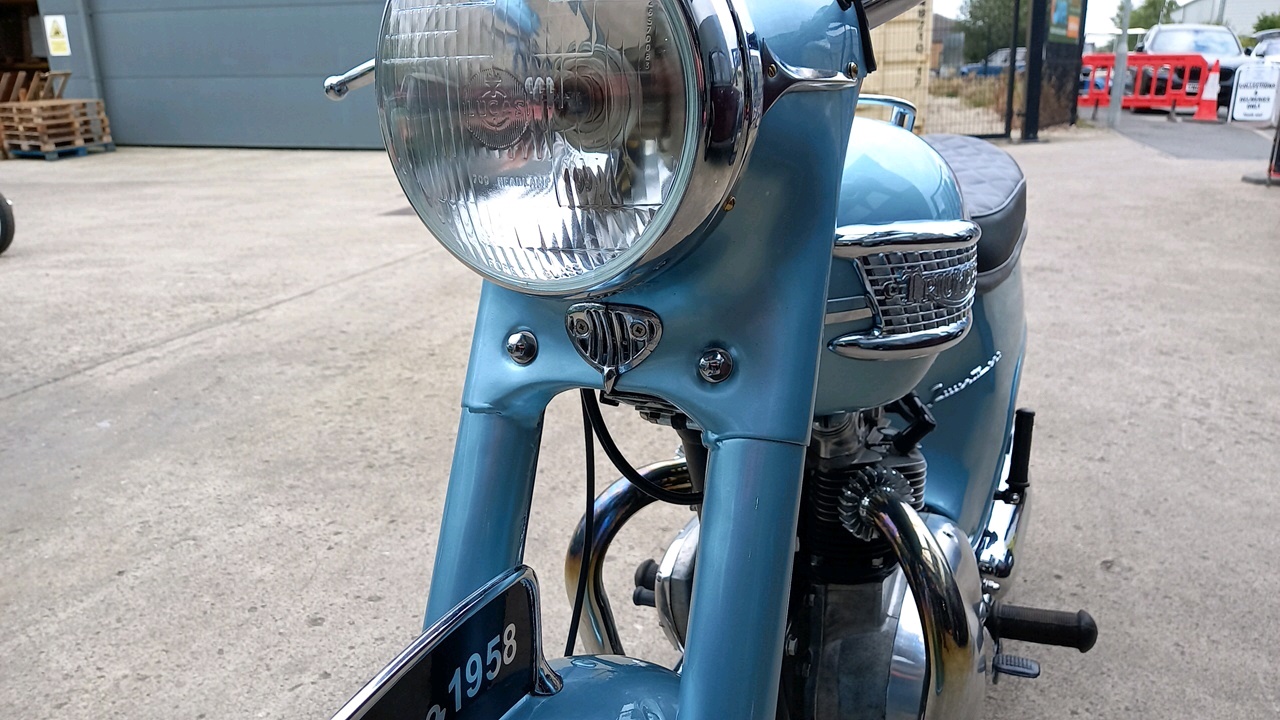 Lot 552 - 1958 TRIUMPH T21