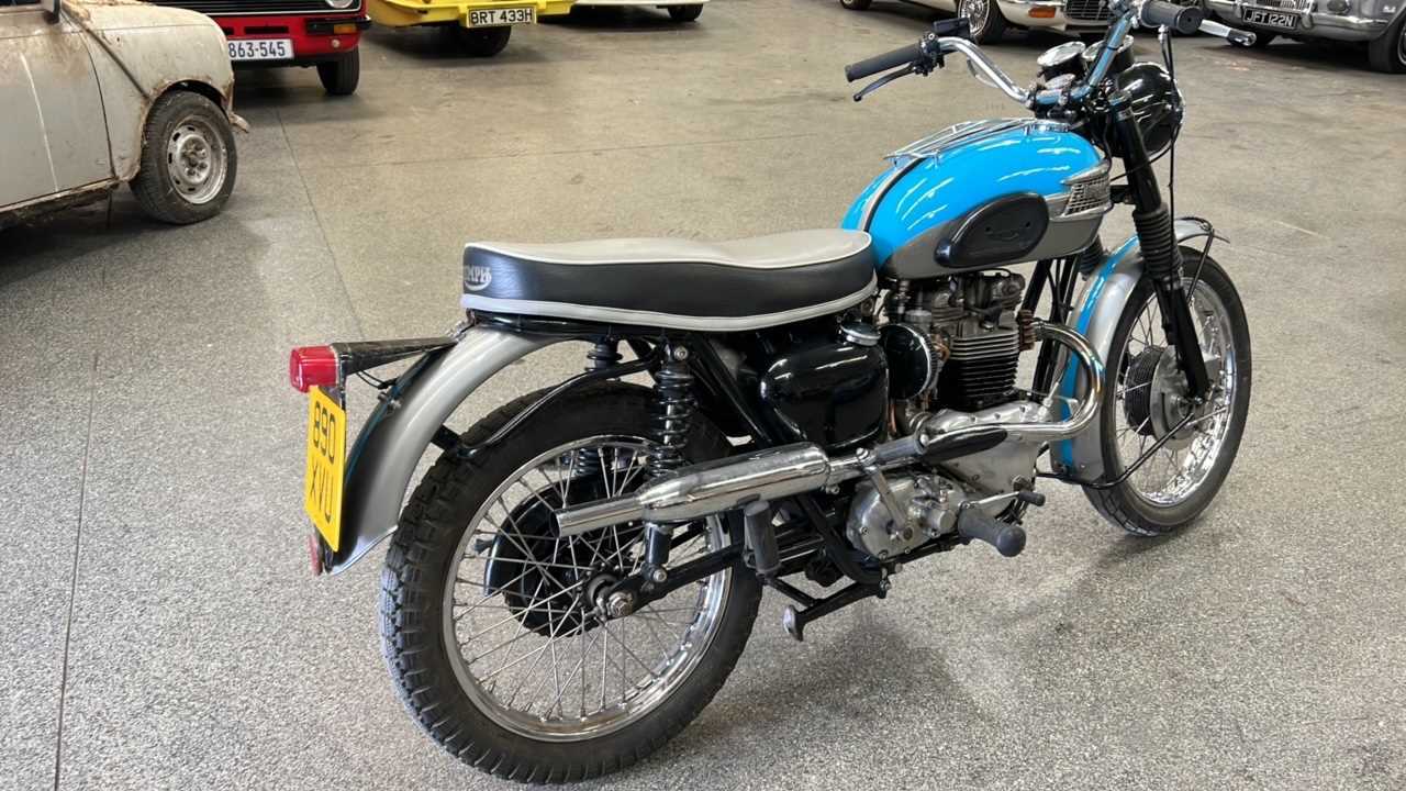 Lot 621 - 1961 TRIUMPH TROPHY