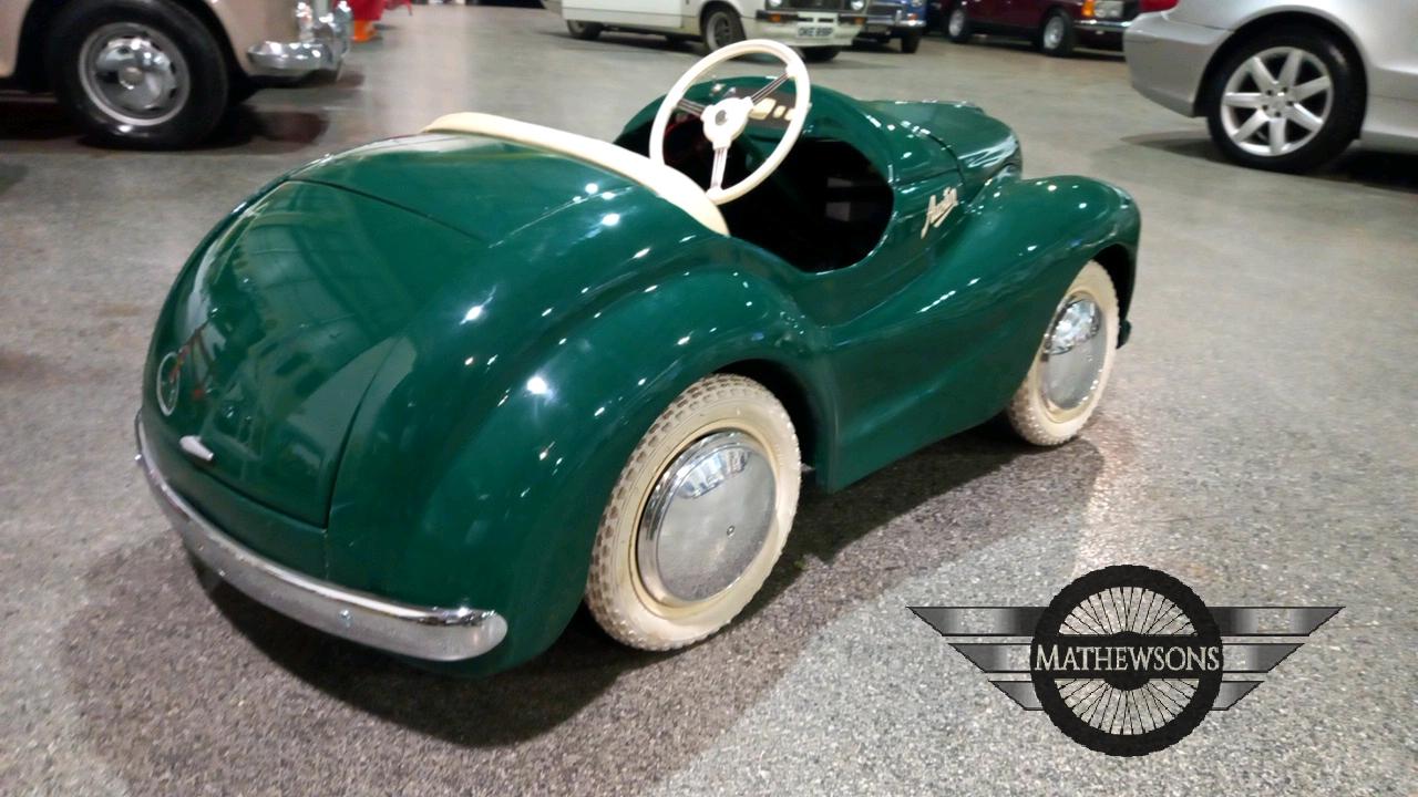 Lot 129 - 1958 AUSTIN J40 PEDAL CAR