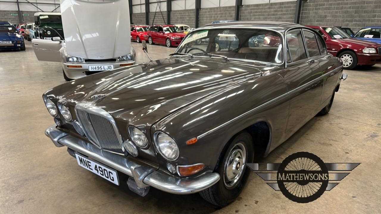 Lot 237 - 1969 JAGUAR 420 G