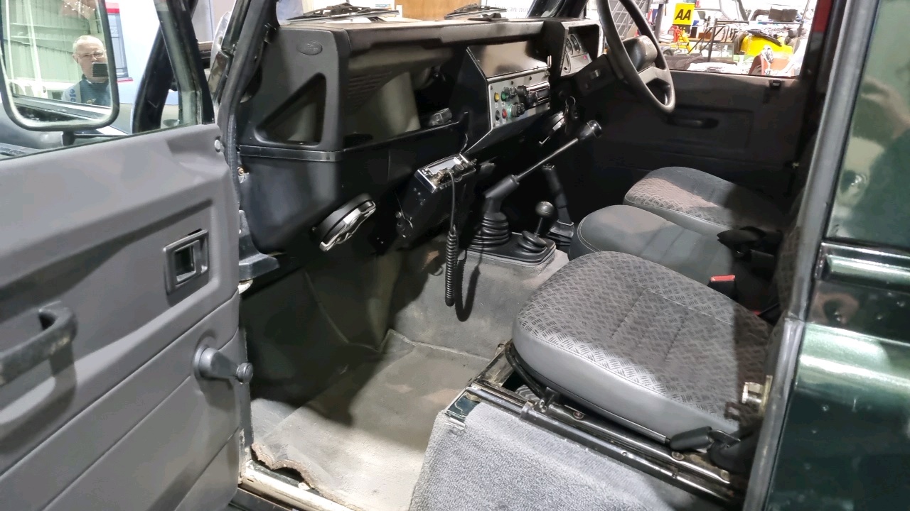 Lot 158 - 1999 LANDROVER DEFENDER 90 COUNTY TD5