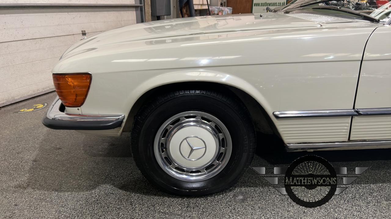 Lot 444 - 1972 MERCEDES 350 SL AUTO