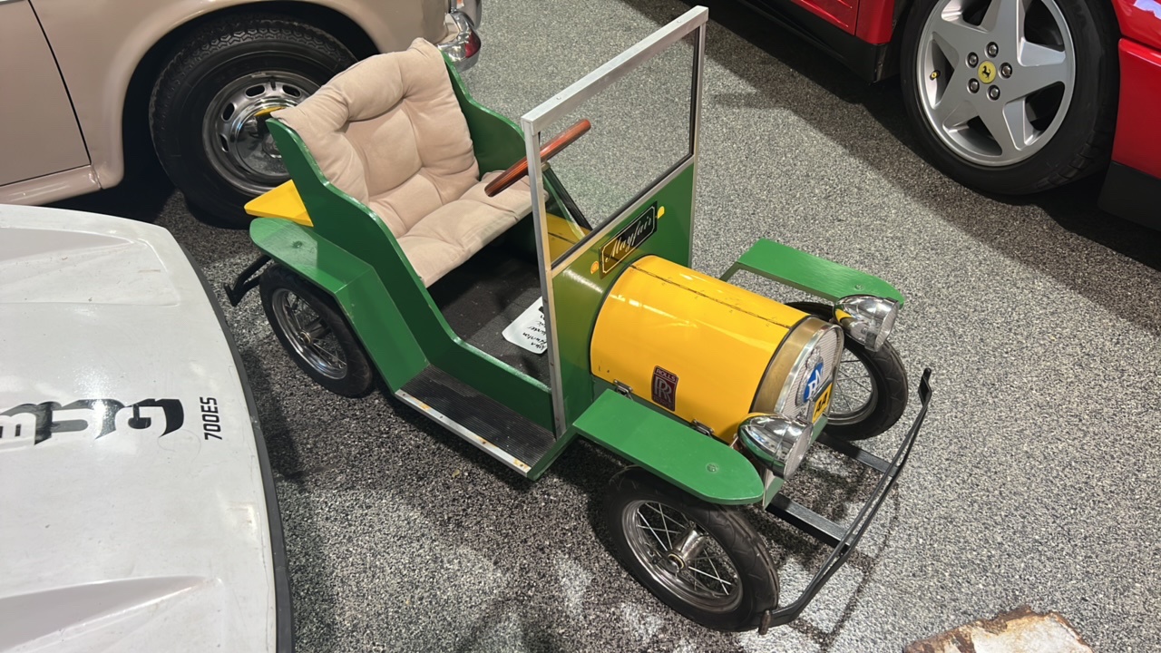 Lot 514 - TOYLANDER RIDE ON ELECTRIC CAR