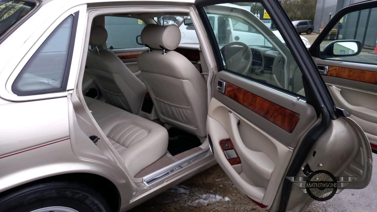 Lot 679 - 1995 JAGUAR SOVEREIGN AUTO