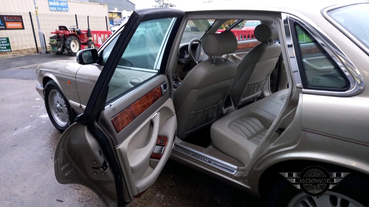 Lot 679 - 1995 JAGUAR SOVEREIGN AUTO