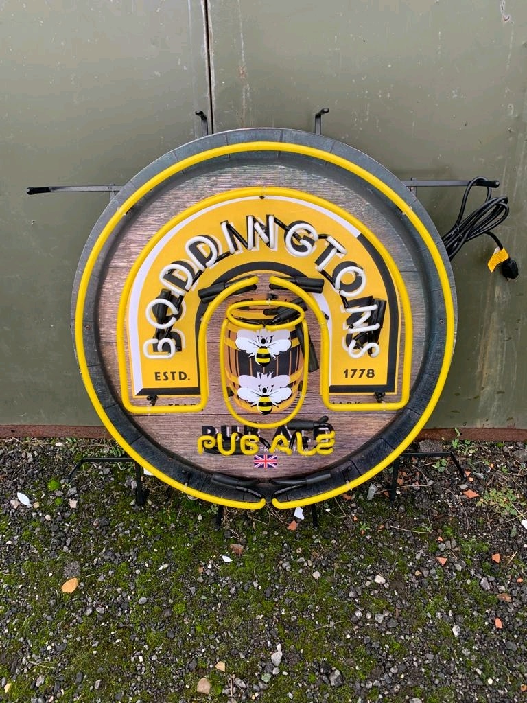 Lot 37 - LIGHT UP BODDINGTONS BEER SIGN