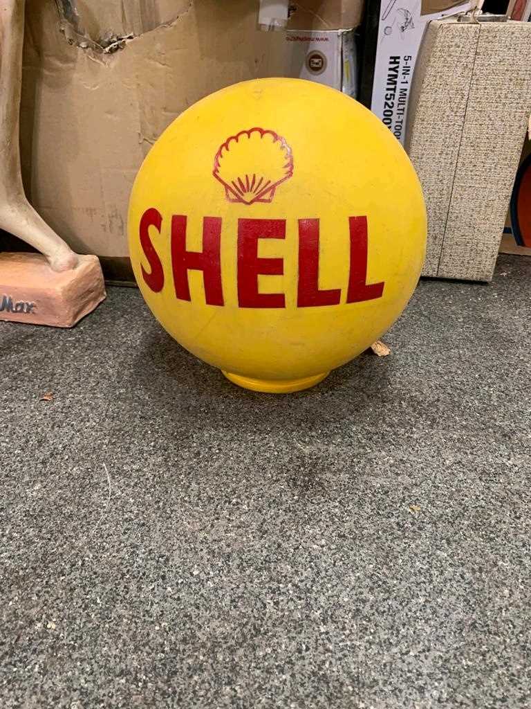 Lot 177 - PLASTIC SHELL GLOBE