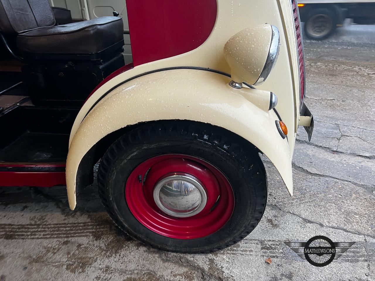 Lot 12 - 1953 MORRIS J TYPE