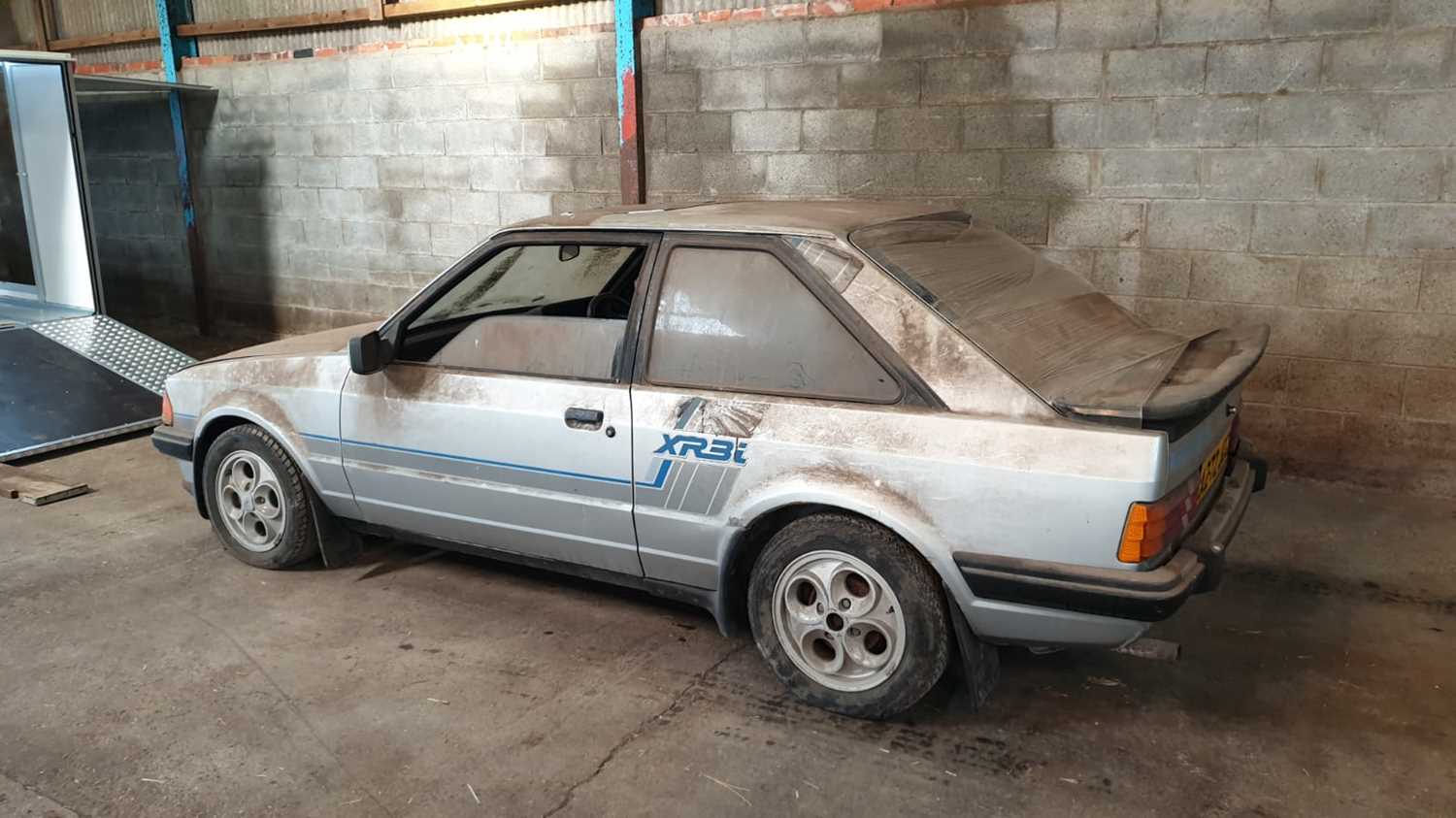Lot 26 - 1983 FORD ESCORT XR3i