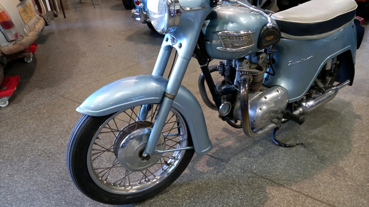 Lot 694 - 1958 TRIUMPH 350