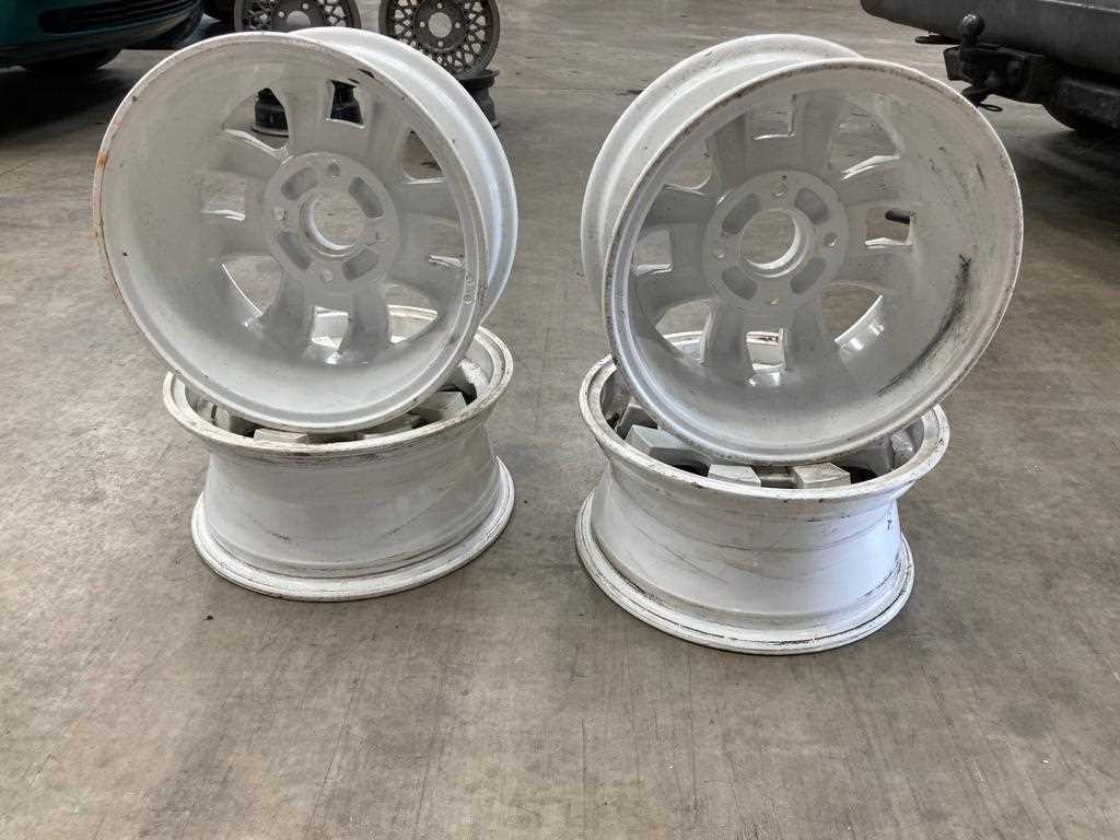 Lot 339 - WHITE TALBOT SUNBEAM TI WHEELS