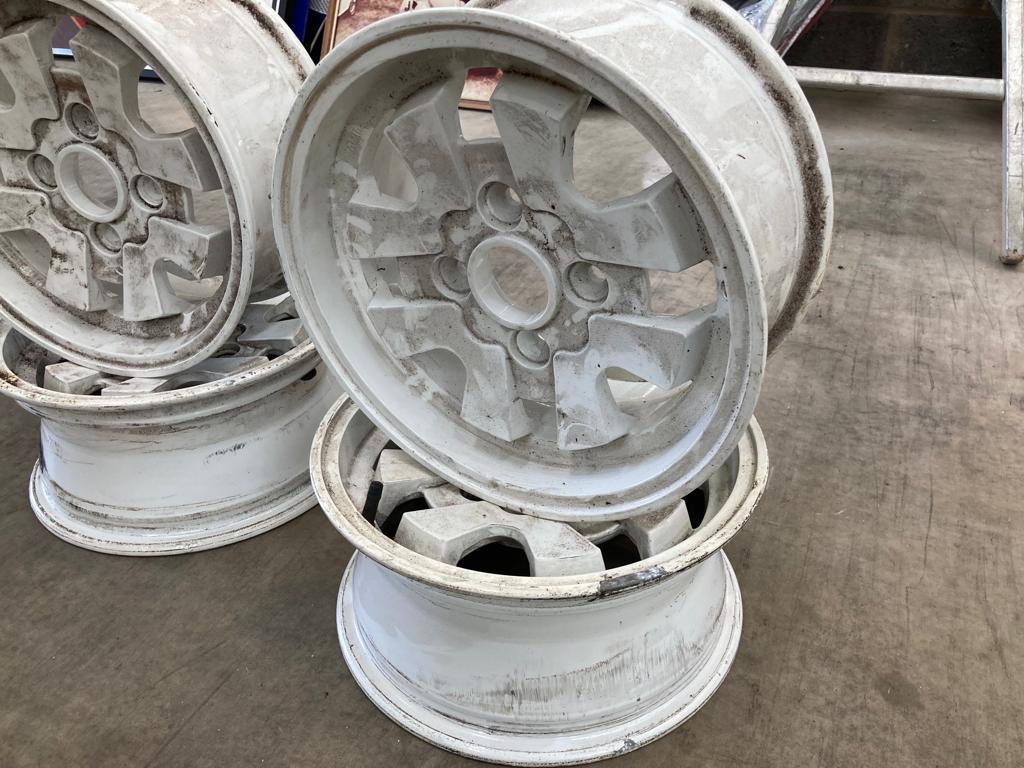 Lot 339 - WHITE TALBOT SUNBEAM TI WHEELS