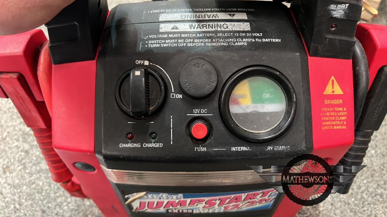 Lot 476 - 12V / 24V MACHINE MART CAR BATTERY BOOSTER