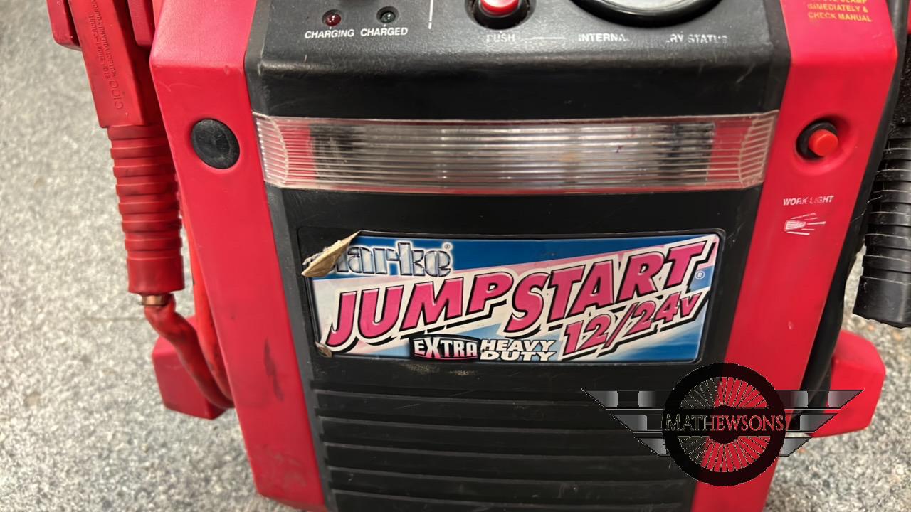 Lot 476 - 12V / 24V MACHINE MART CAR BATTERY BOOSTER