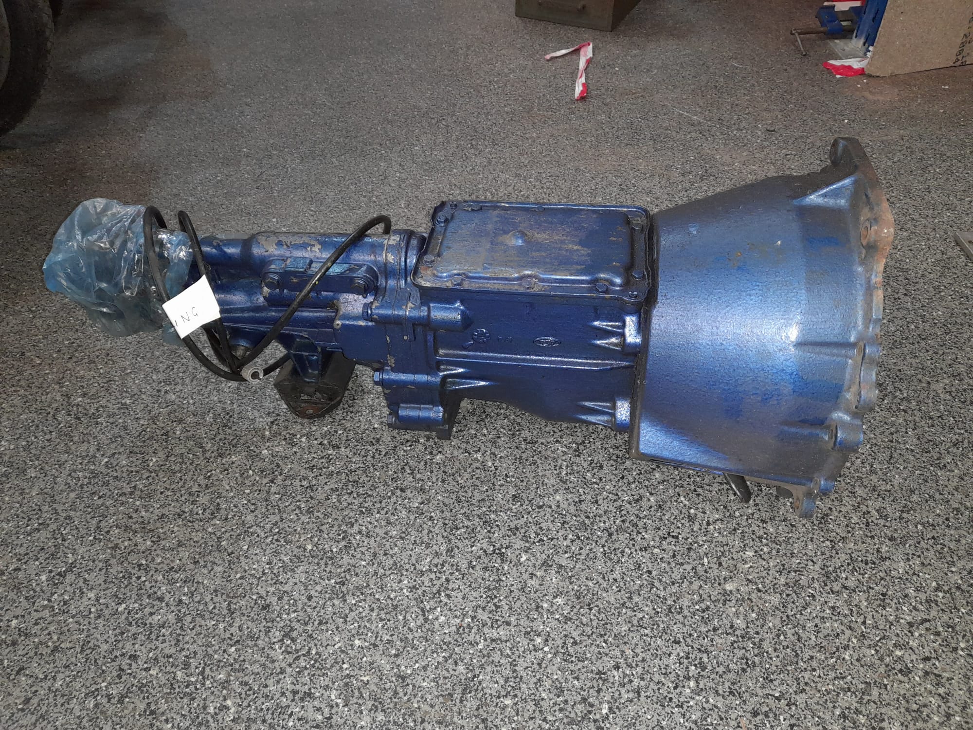 Lot 5 - FORD 5 SPEED GEARBOX TYPE 9