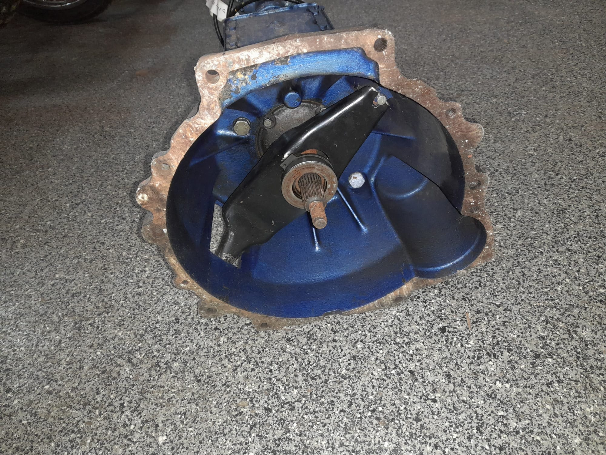 Lot 5 - FORD 5 SPEED GEARBOX TYPE 9