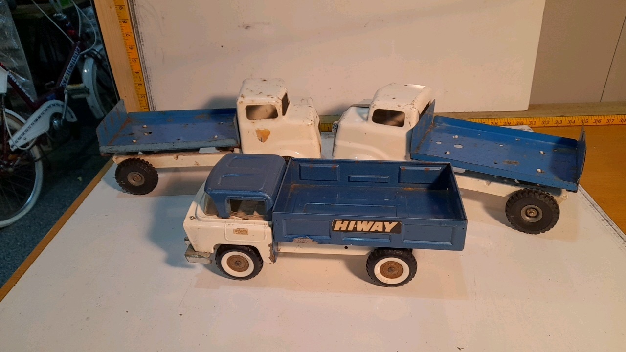 Lot 121 - 3 X BLUE AND WHITE TRIANG TRUCKS