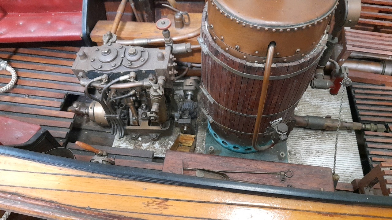 Lot 85 - LIVE STEAM BOAT