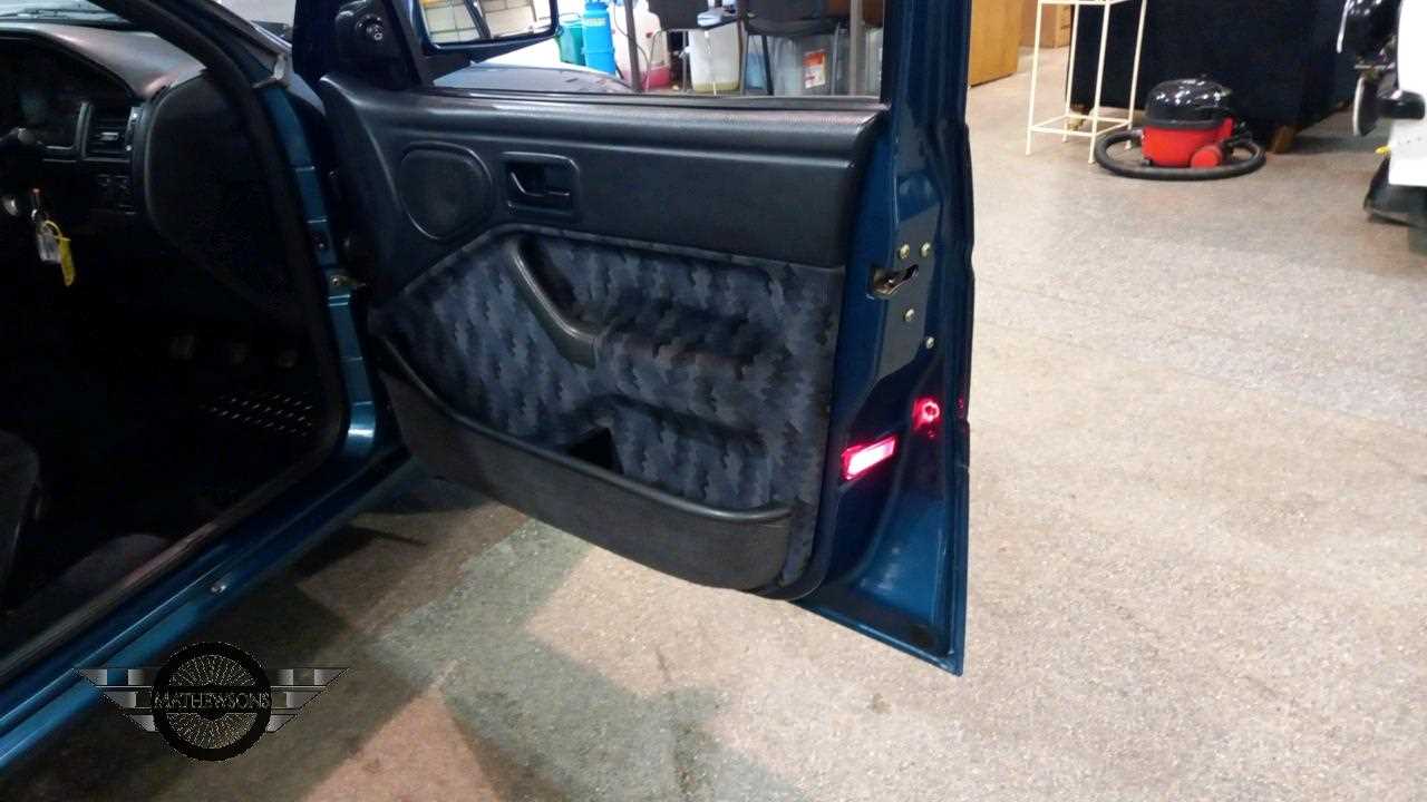 Lot 240 - 1994 FORD ESCORT SI