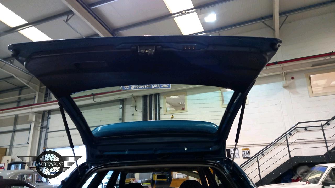 Lot 240 - 1994 FORD ESCORT SI