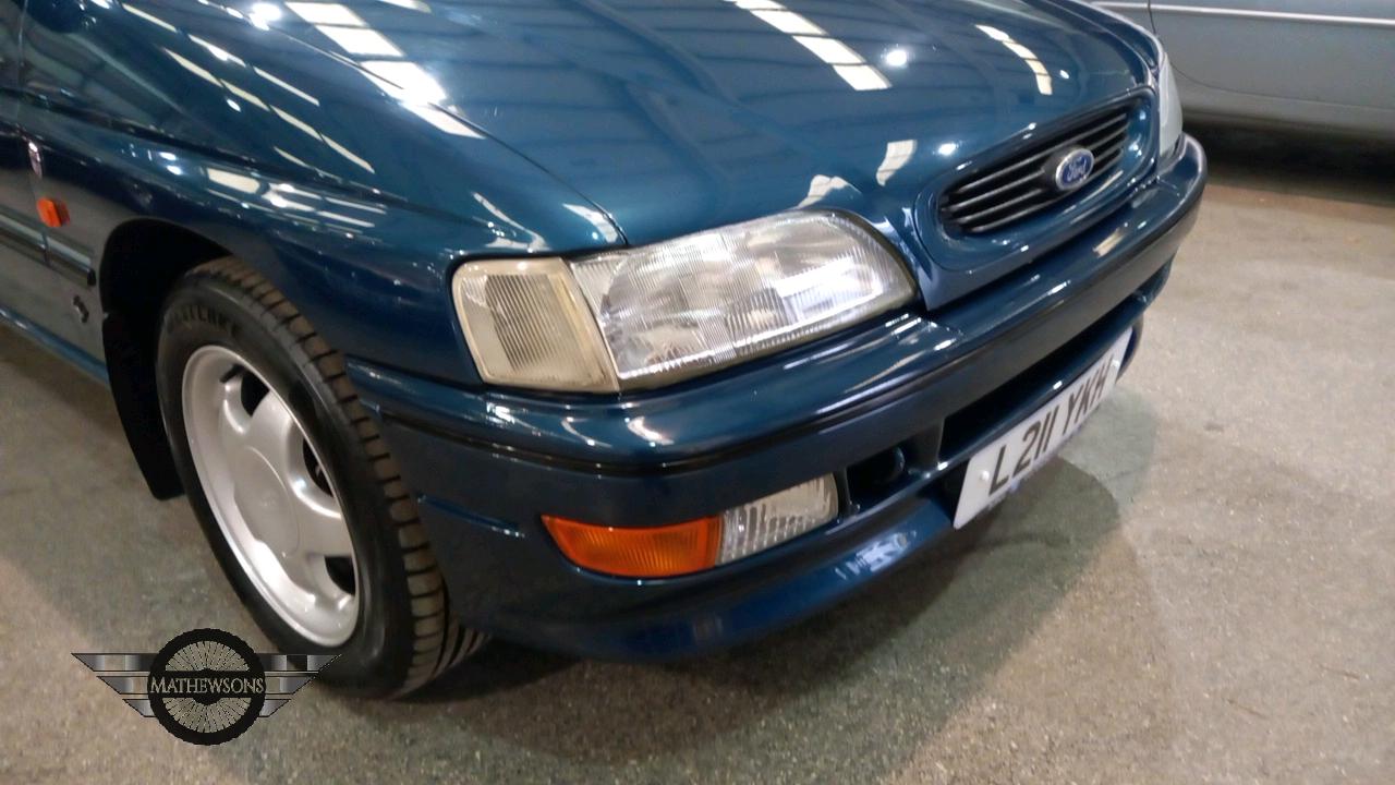 Lot 240 - 1994 FORD ESCORT SI