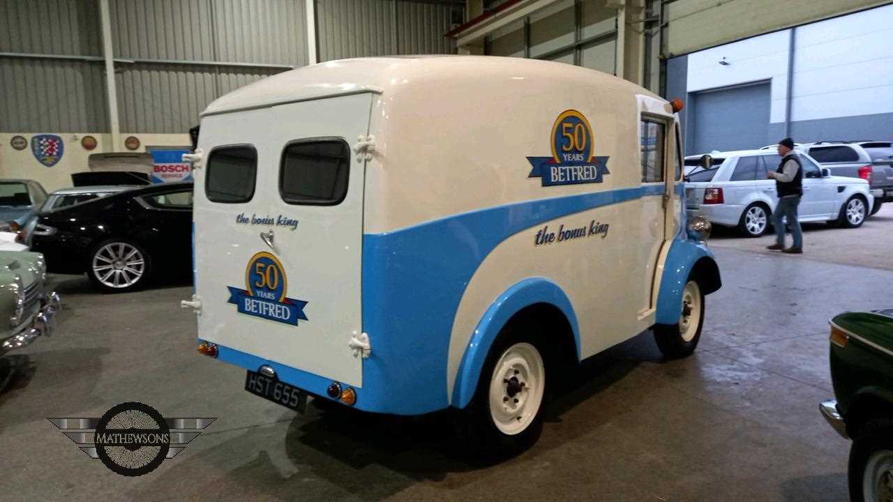 Lot 250 - circa 1957 MORRIS J TYPE VAN