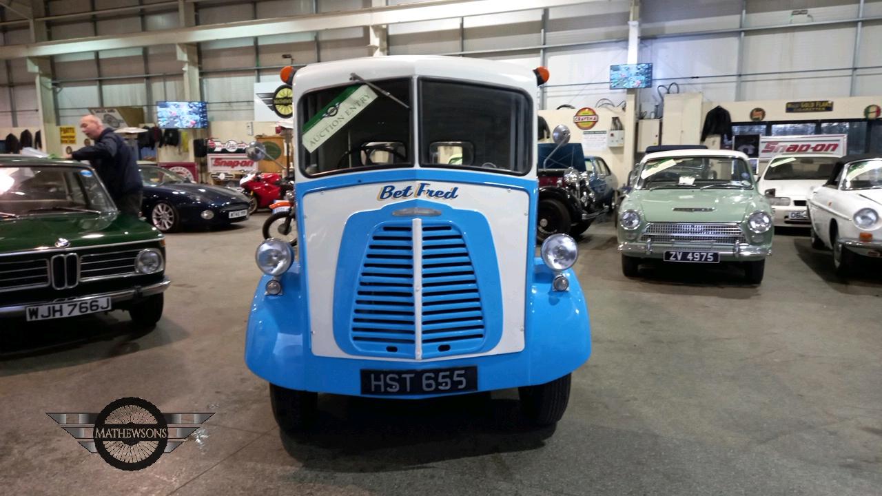 Lot 250 - circa 1957 MORRIS J TYPE VAN