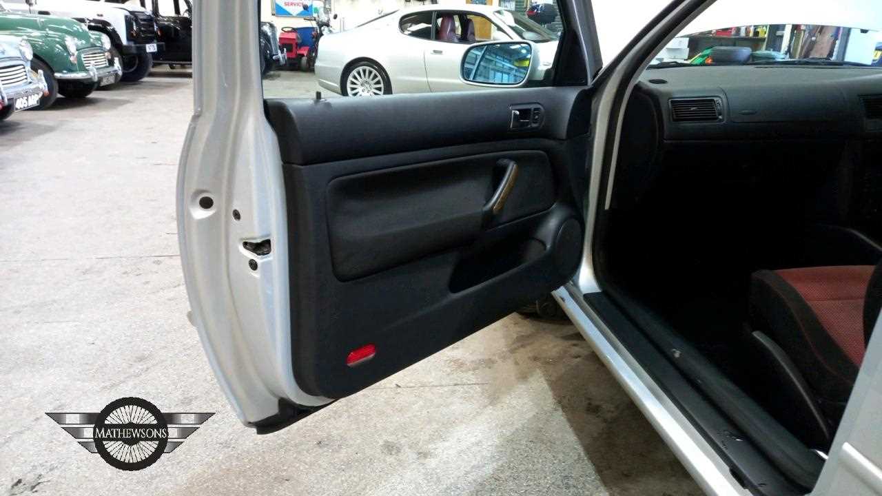 Lot 290 - 2000 VOLKSWAGEN GOLF GTI TURBO