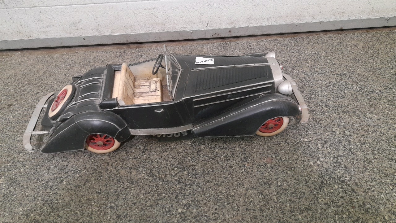 Lot 373 - TIN PLATE CAR
