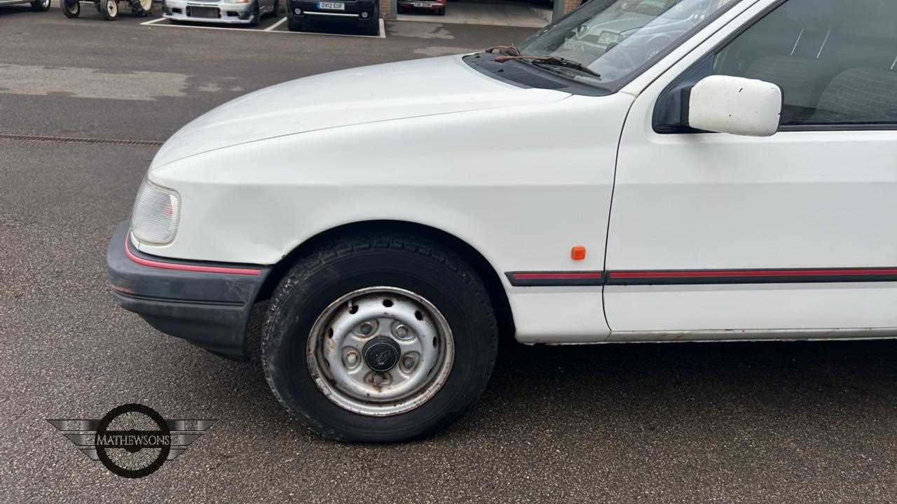 Lot 366 - 1991 FORD SIERRA P100