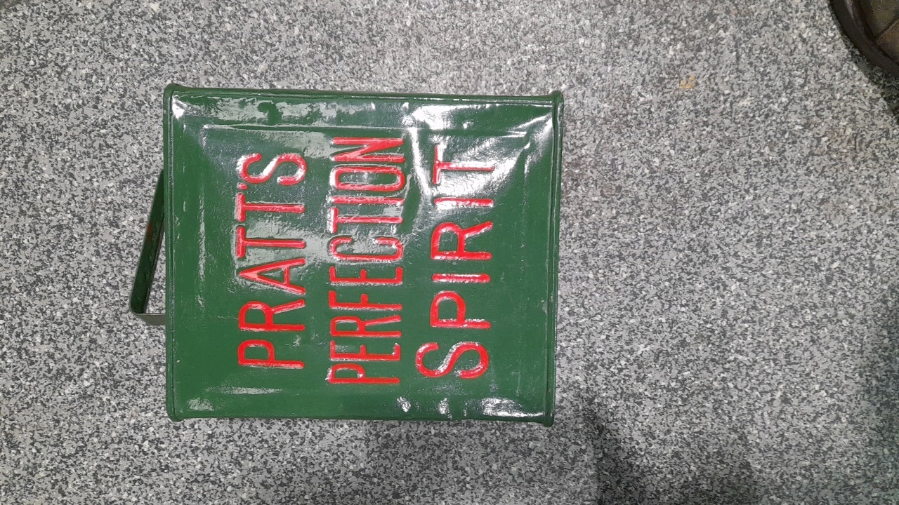 Lot 355 - 2 GALLON GREEN AND RED PRATTS PERFECTION