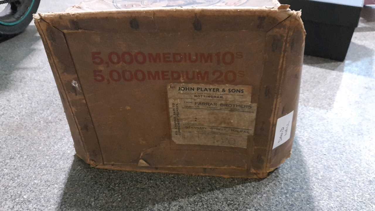 Lot 221 - LARGE PLAYERS NAVY CUT BOX AND MR JJ FENWICK