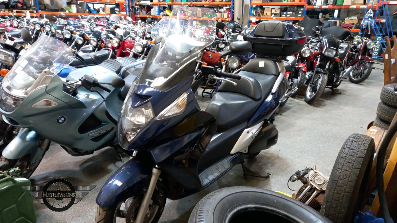 Lot 549 - 2001 HONDA FJS 600