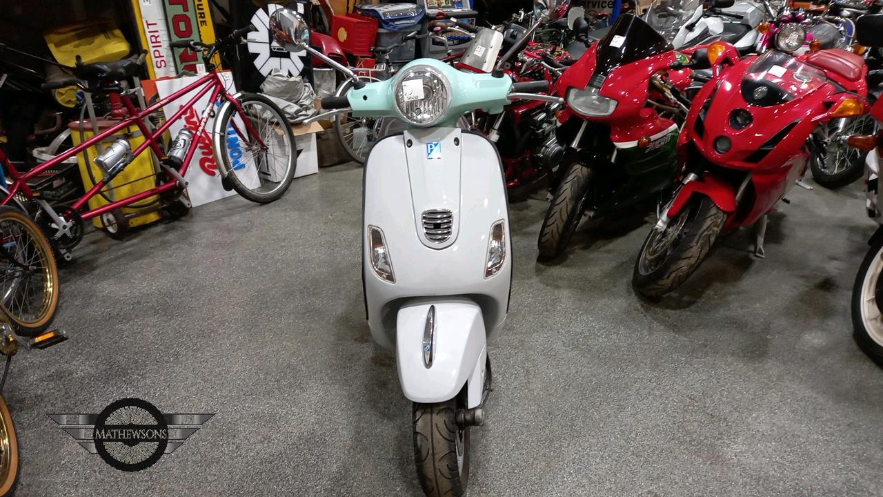 Lot 516 - 2013 PIAGGIO VESPA LX 125 3V