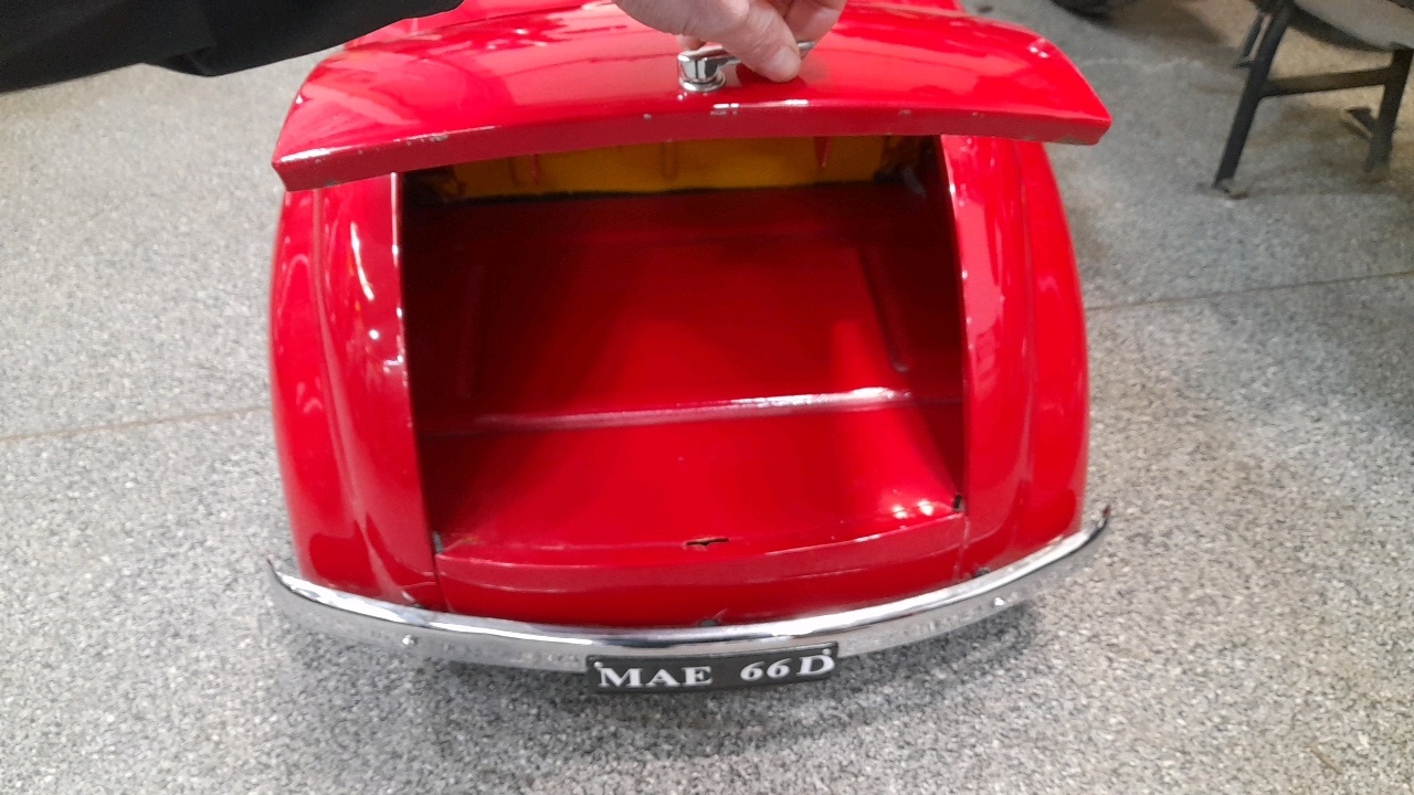 Lot 1 - AUSTIN J40 1966 CHILDS PEDAL CAR (CHASSIS NO
