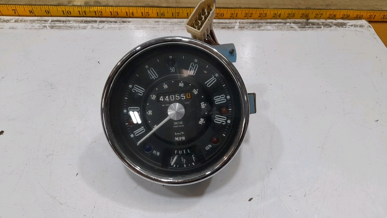 Lot 43 - ROUND CAR SPEEDO