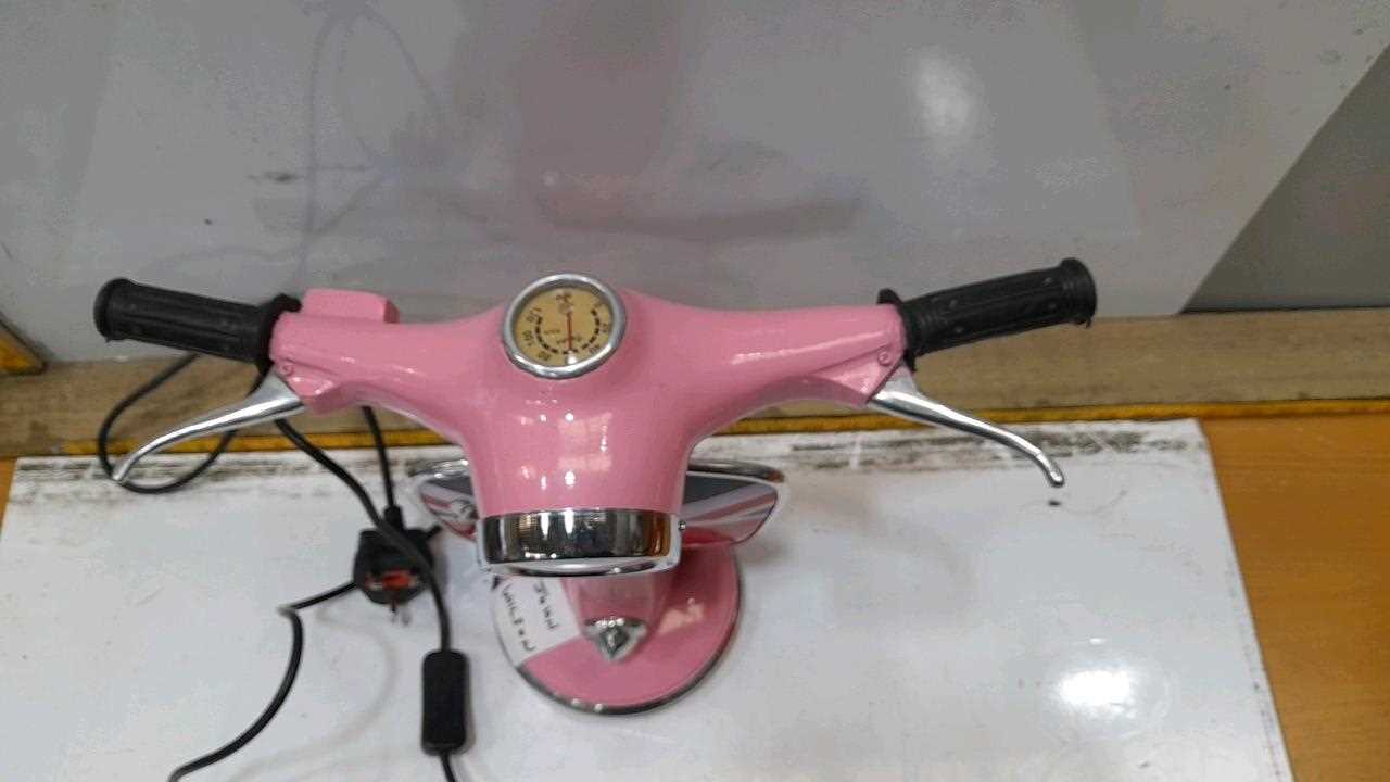 Lot 37 - PINK VESPA LIGHT