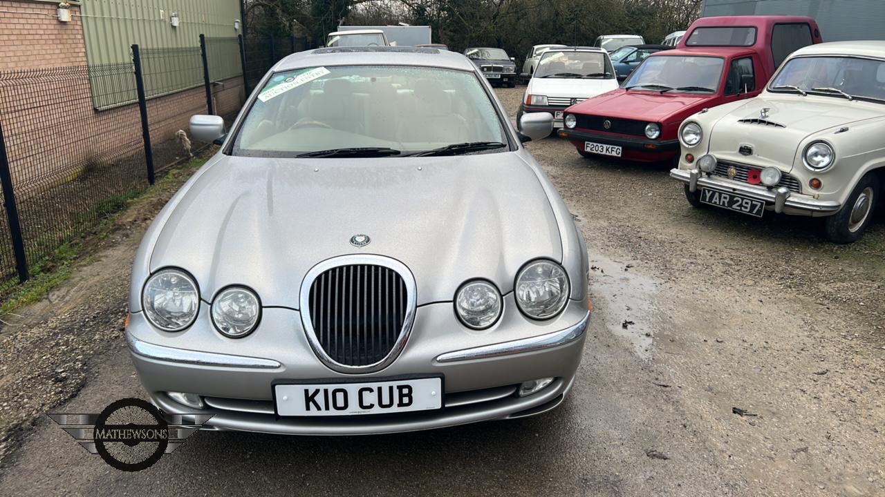 Lot 11 - 1999 JAGUAR S-TYPE V6 SE AUTO