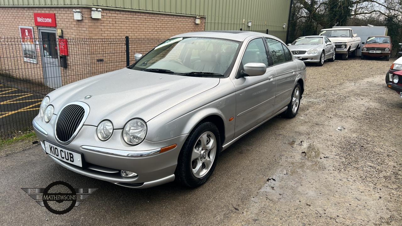 Lot 11 - 1999 JAGUAR S-TYPE V6 SE AUTO
