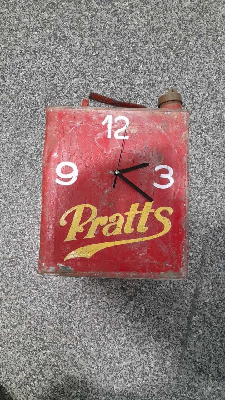 Lot 491 - PRATTS PETROL CAN CLOCK